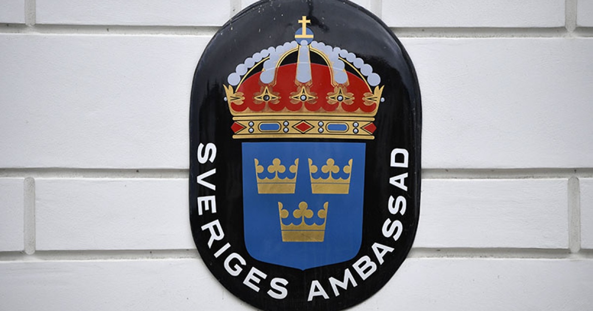 Samma jobb men olika lön på svenska ambassader